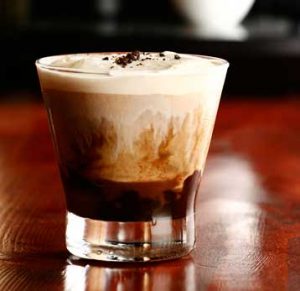 Café bombón con helado de vainilla, cómo prepararlo fácilmente