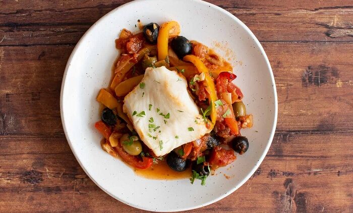 Merluza con verduras al horno | Receta PASO A PASO
